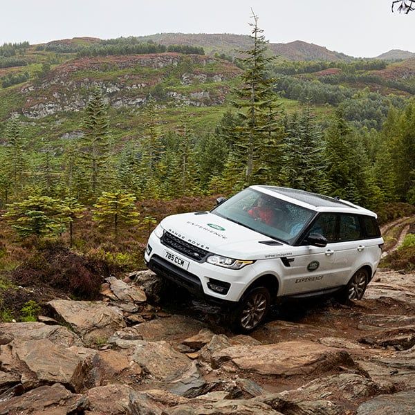 Why A Land Rover Experience Makes The Perfect Gift